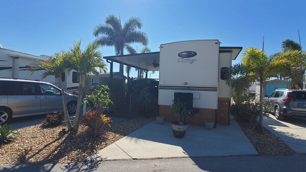 Cozy 55 And Over Campground In Punta Gorda -Wifi, Ac, Pool Access, Bocce Courts - Florida