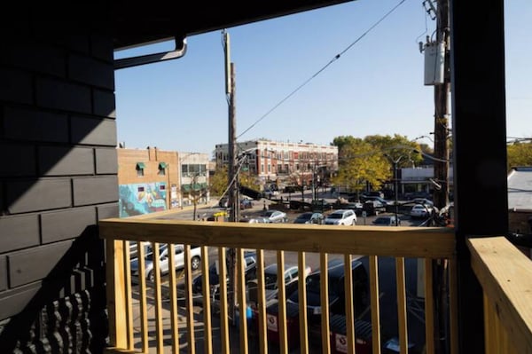Large Renovated Delightful 2nd Floor Suite In Forest Park - Elmhurst, IL