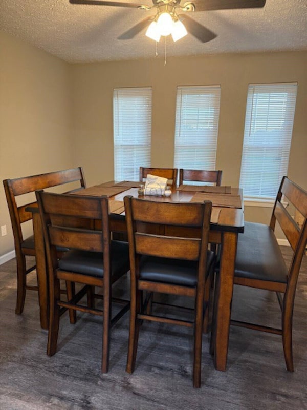 Pet Friendly Cozy Brick Home - Hooks, TX