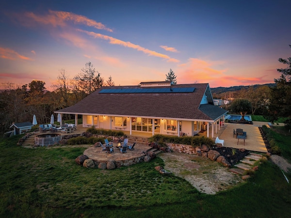 Vineyard Farmstay /  Pool  Hot Tub  Bee Tours - Cloverdale, CA