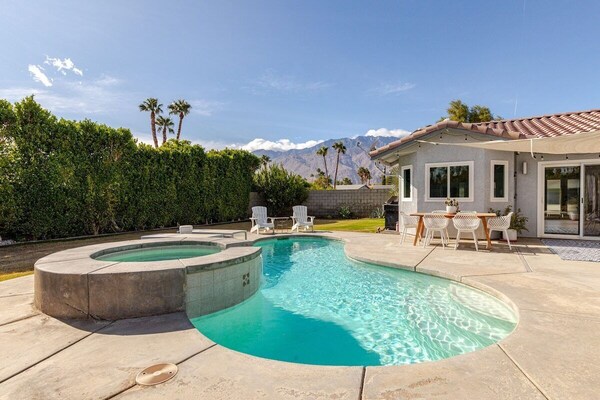 Spacious, Bright 4-bedroom Home With Mountain Views, Private Pool, And Hot Tub - Palm Springs, CA