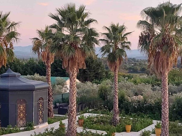 Guesthouse In Aix-en-provence · 4.85 · 1 Bedrooms · 2 Beds · 1 Baths - Aix-en-Provence