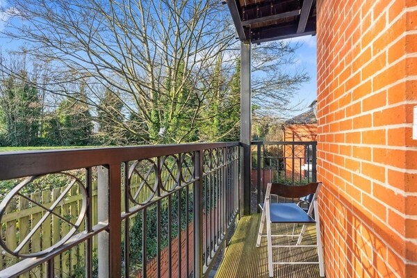 Balmoral Court -Sleeps 6 -Free Parking With Workspace & High-speed Wifi - Birmingham