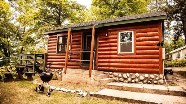 Minnesota Lakefront Cabin - Sunset Views & Prime Fishing Location - Minnesota