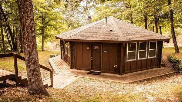 Octagon Cabin Getaway - Outdoor Lounge & Cozy Firepit - Bemidji, MN