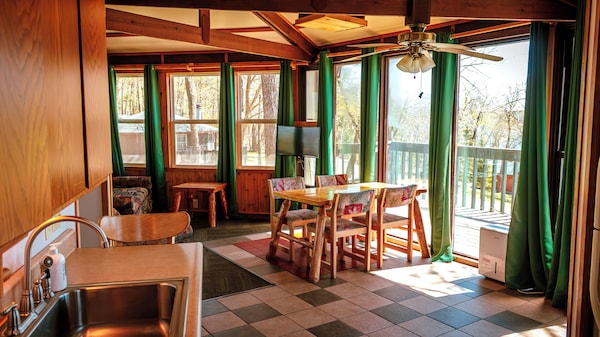 Stunning Octagon Cabin Getaway - Bemidji, MN