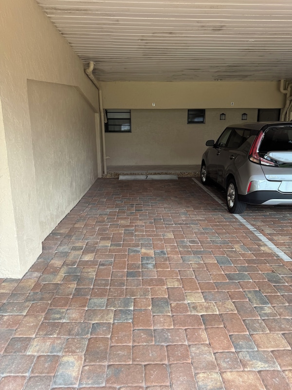 Charming 2-bedroom Condo In Delightful Marco Island With Ac, Pool And Dock. - Marco Island, FL