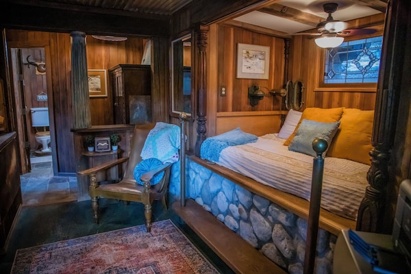 Historic Farmhouse - Cowboy Room In The Peaceful Hills Above Temecula - Murrieta, CA