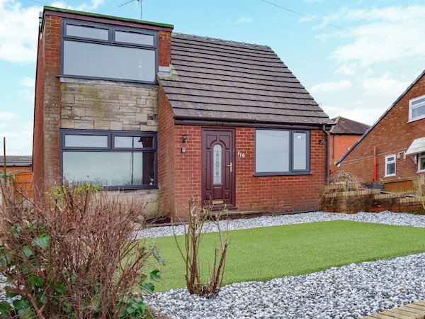 3 Bedroom Accommodation In Ashton On Ribble, Near Preston - Preston