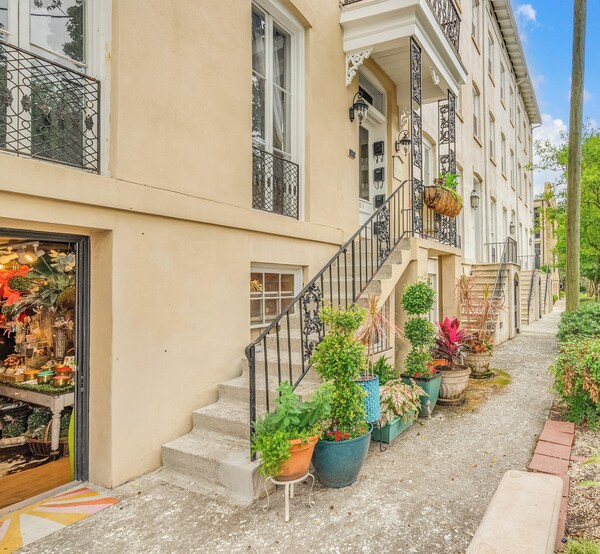 2-bedroom Historic Gem - Walk To Forsyth Park & Top Savannah Attractions! - Savannah, GA