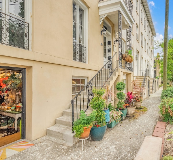 2-bedroom Historic Gem - Walk To Forsyth Park & Top Savannah Attractions! - Savannah, GA
