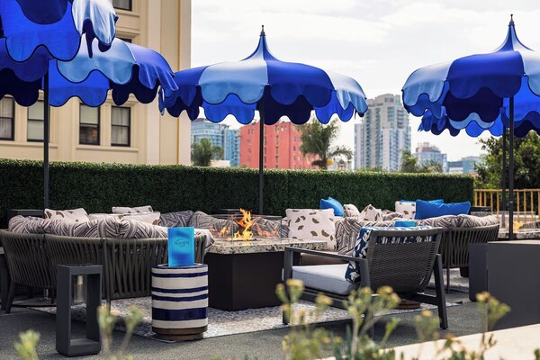 Elegant King Suite At Westgate Hotel, Poolside Ambience, Central San Diego - Coronado Island, CA