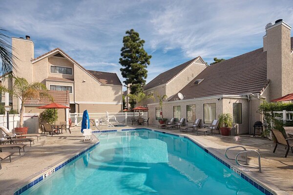 Inviting Studio With Full Kitchen | Outdoor Pool Access - Rancho Cucamonga, CA