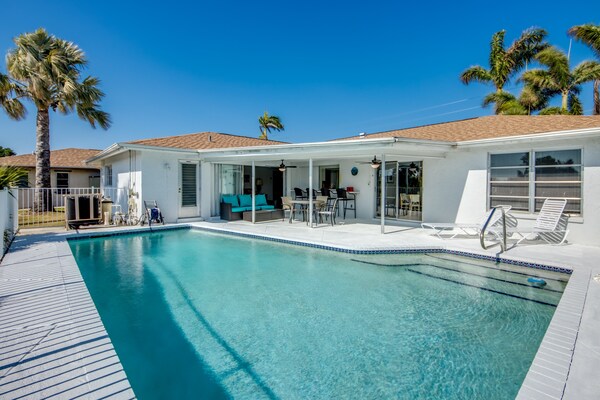 Heated Pool - South Exposure - Wide Gulf Acc Canal - Central Location - Cape Coral, FL