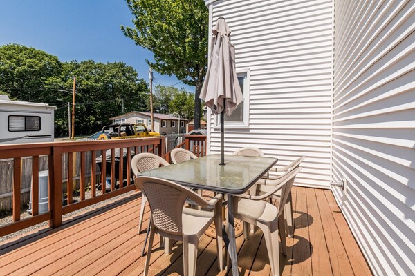 3 Bedroom, Cozy Beach Home,  Just A 510 Minute Walk To The Beach! - Old Orchard Beach, ME