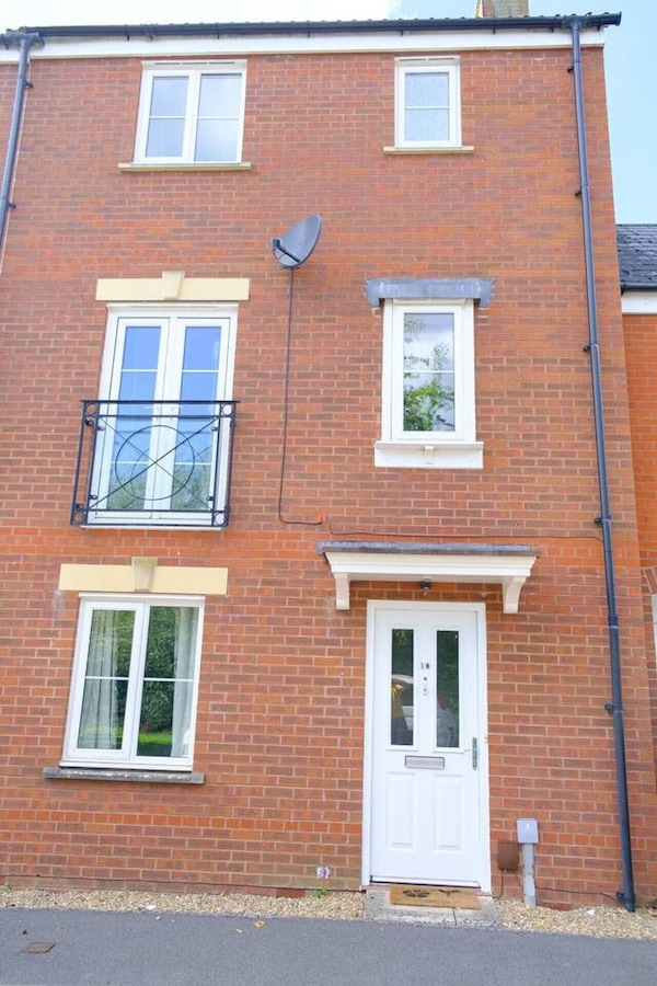 Haydon Stays Swindon<br> ( 5bed Sleeps 9) - コッツウォルズ