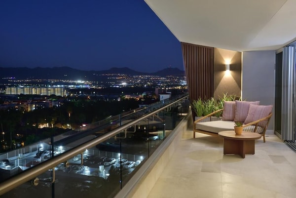 Beautiful, 2 Bedroom Suite With Ocean View, Located In The New Corazon Tower. - Cabo San Lucas