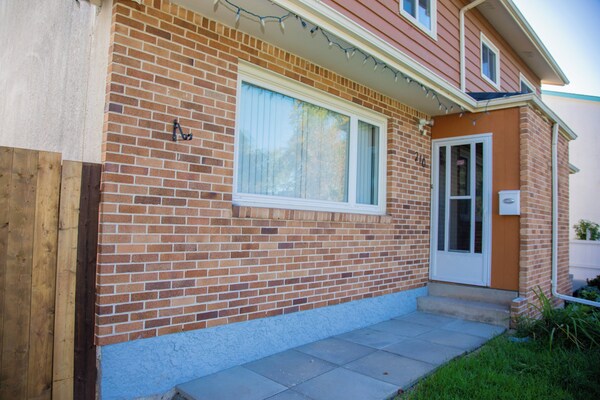 Home Away From Home! Family-sized Vacations, Group Getaways, Business Trips, - Manitoba