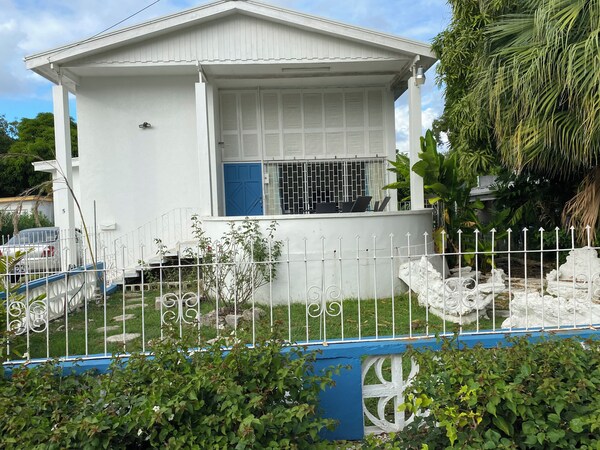 Spacious 6-bedroom House In Lovely Christ Church With Wifi, Ac - Barbados