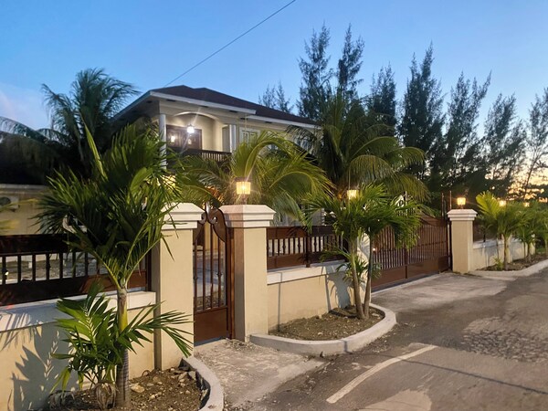 Charming 2-bedroom Apartment With Wifi, Ac In Lovely Nassau - Nassau