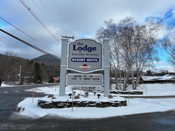 Loon's Edge Retreat -Recently Renovated, Ski, Hike, Mountain Views, Pool/hot Tub - Loon Mountain, NH