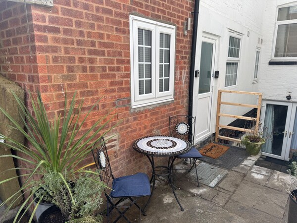 Gloucester - Apartment - Sleeps 2 - Parking - 97ws - Gloucester