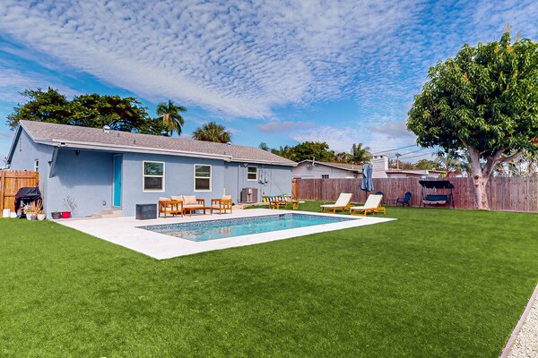 Private Home With Sparkling Pool, Close To Beach, W/ Ac, W/d, And  Wifi - Lake Worth, FL