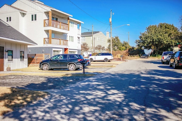 Sojourn Steps To The Beach Sleeps 4 - Virginia Beach, VA