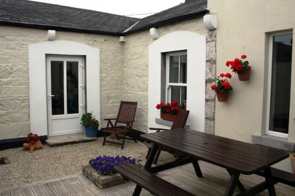 Lighthouse Cottage With Spectacular Views! - Cobh