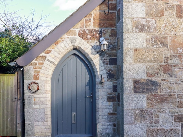 The Old Village Chapel, Pet Friendly, With Open Fire In Crantock - Fistral Beach
