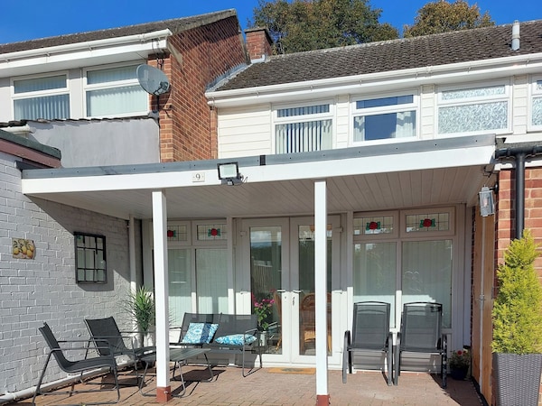 The Lily Pad, Family Friendly, With A Garden In Chesterfield - Chesterfield