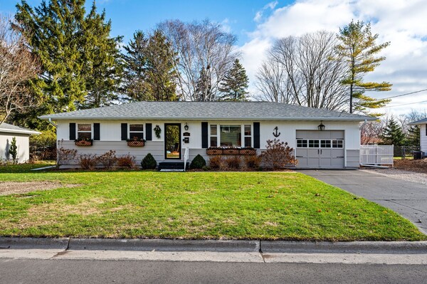 Drop Anchor | Door County Cozy Ranch Home - Sturgeon Bay, WI