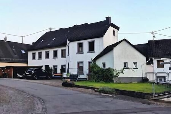 Guestroom 1 Am Kirchberg Daun, Pension Feuster - Daun