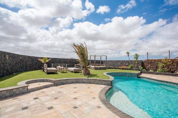 Ferienhaus 'Volcano Ocean Views' Mit Meerblick, Gemeinschaftspool Und Wi-fi - El Cotillo