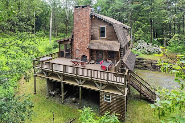 Charming 3-br Berkshires Timber Cottage - The Berkshires, MA