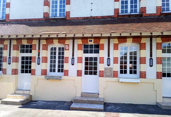Gîte De L'olivier, 8 Chambres, Grand Espace De Vie, Salle De Jeux / Fitness, Bar - Gien