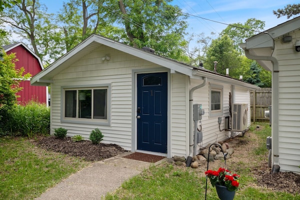 Cottage W/ Lake Access Unit 1 - Hidden Lake, South Lyon