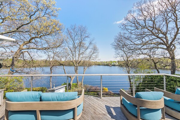 Majestic Lakefront 3-bedroom With Pool, Hot Tub, Water Sports And Birdwatching - Massachusetts