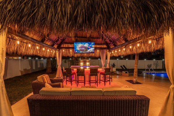 Golfers Green Retreat With 35' Heated Pool & Tiki. Pet Friendly! - Boynton Beach, FL