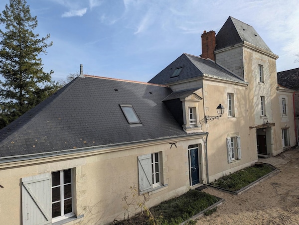 Chambre Familiale Frida Kahlo Dans Dépendance Du Château Avec Vue Sur La Loire - Angers