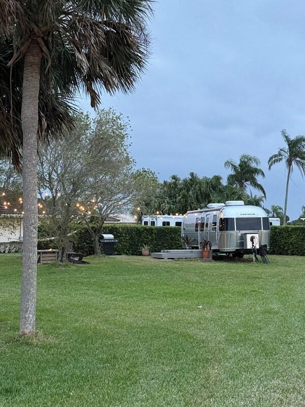 Serene Lakeside Camper Retreat - Vero Beach, FL