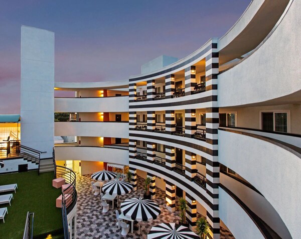 2 Elegant Rooms With Access To Open Courtyard Oasis - Experience La Differently - Inglewood, CA