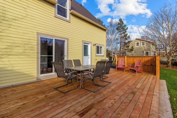Historic 3br W/ Modern Comforts In Holyrood - Newfoundland and Labrador