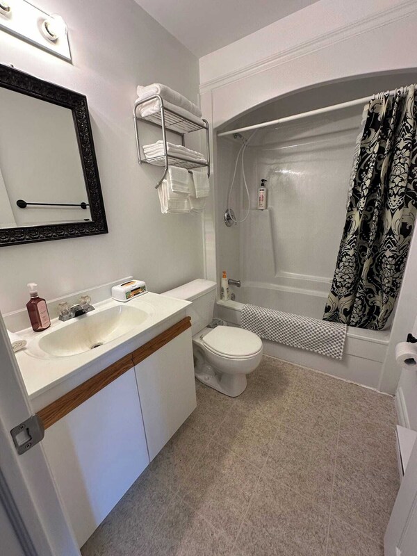 City View Charm: St. John's 1br, 8 Min To Downtown - Newfoundland and Labrador