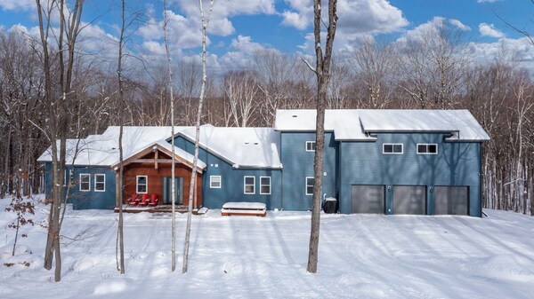 Luxurious Muskoka Retreat W/ Hot Tub, Sauna On A Private 24 Acre Lot. - Ontario 60