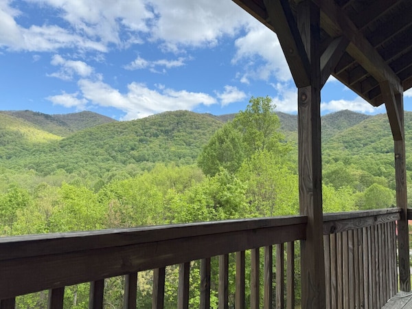 Cozy Bear Log Cabin, View, Wifi, Dogs Allowed - Sylva, NC