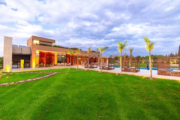 Private Villa Overlooking The Atlas Mountains: Luxury, Calm And Pleasure In Marrakech - Amizmiz