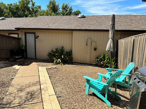 Charming 2-bedroom Condo With Wifi, Ac In Lovely Edmond - Edmond, OK