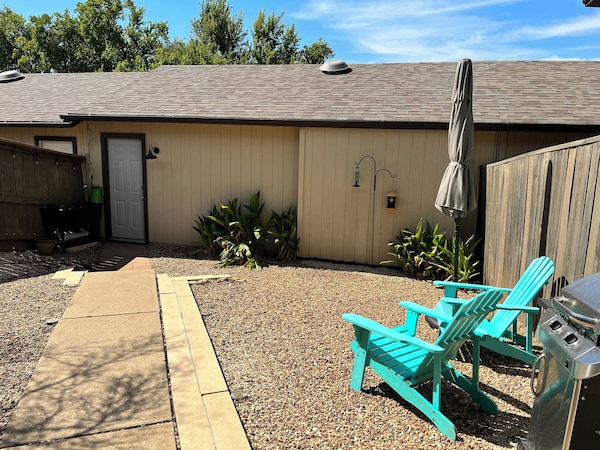 Charming 2-bedroom Condo With Wifi, Ac In Lovely Edmond - Edmond, OK