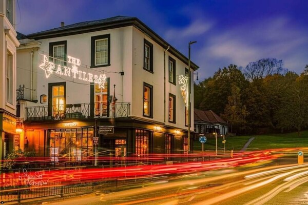 Beautiful Apartment In The Pantiles - Royal Tunbridge Wells